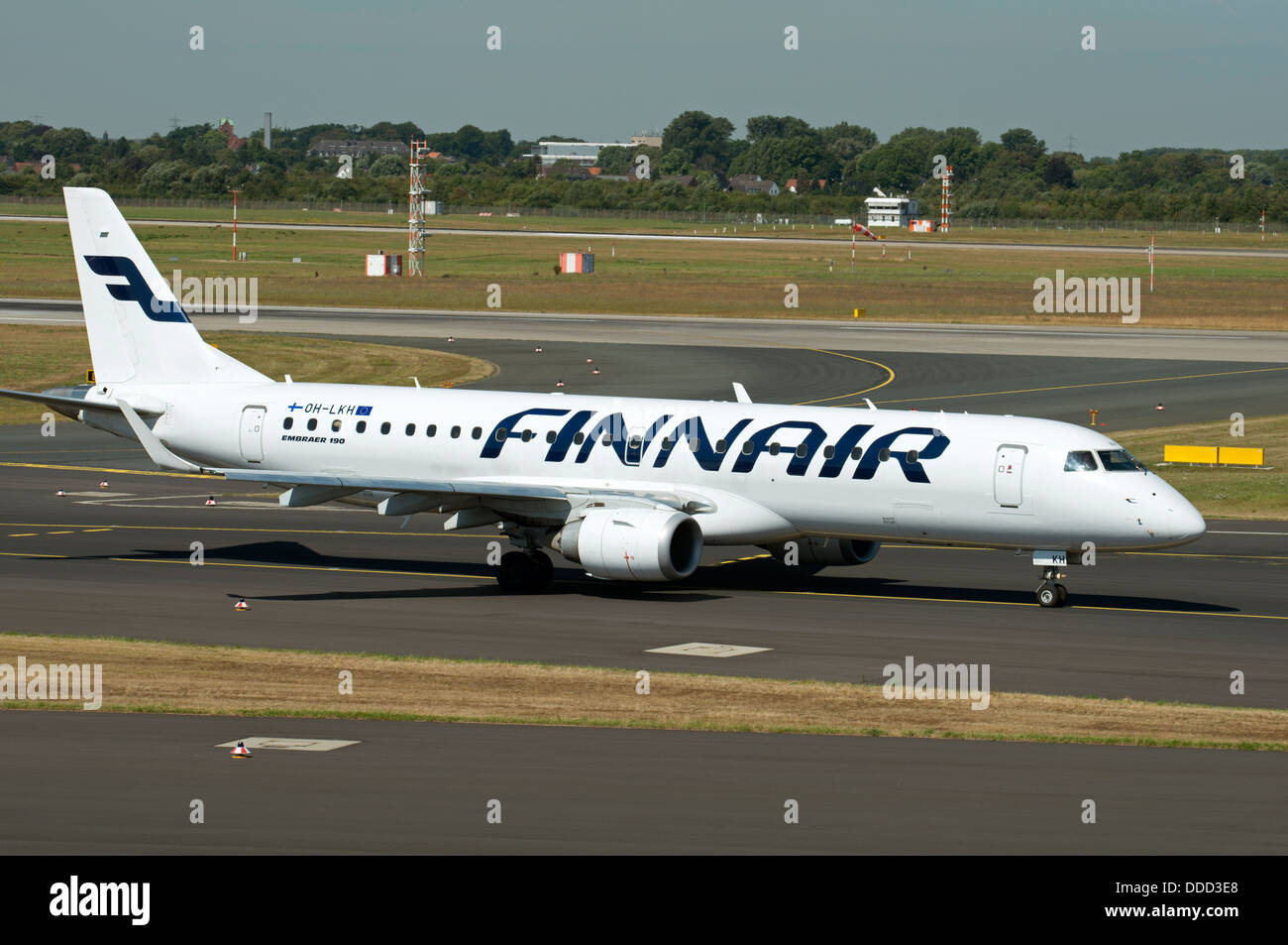 Finnair Embraer 190 airliner Stock Photo - Alamy