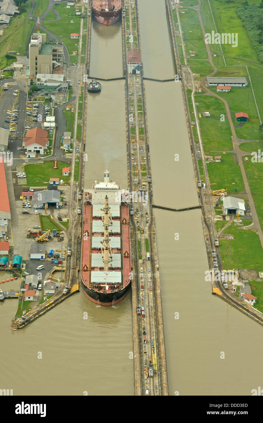A container ship navigates the locks in the Panama Canal Stock Photo ...