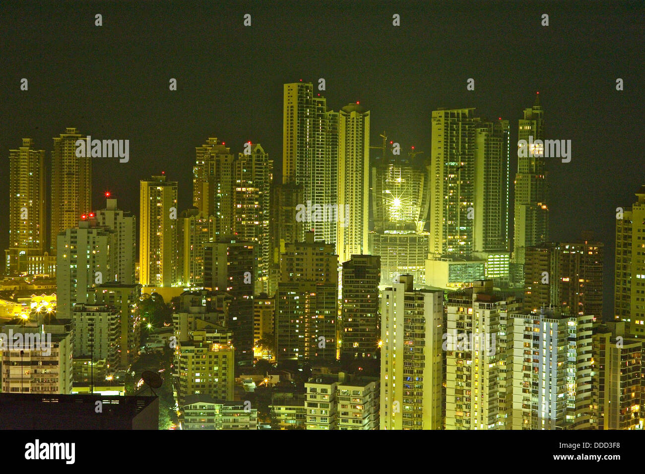 City fill hi-res stock photography and images - Alamy