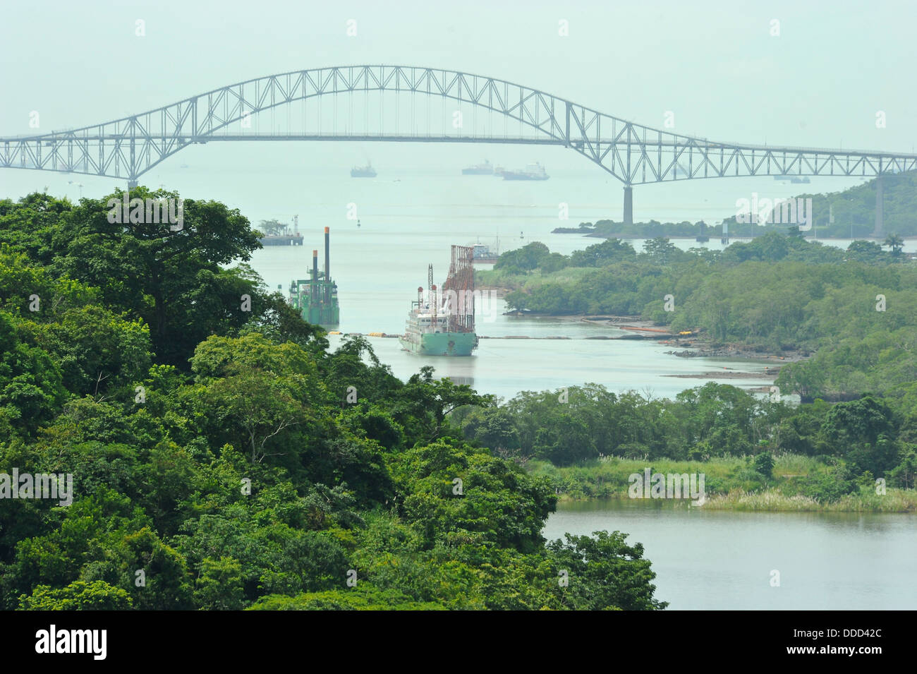 The Bridge of the Americas spans the Panama Canal near the Pacific ...