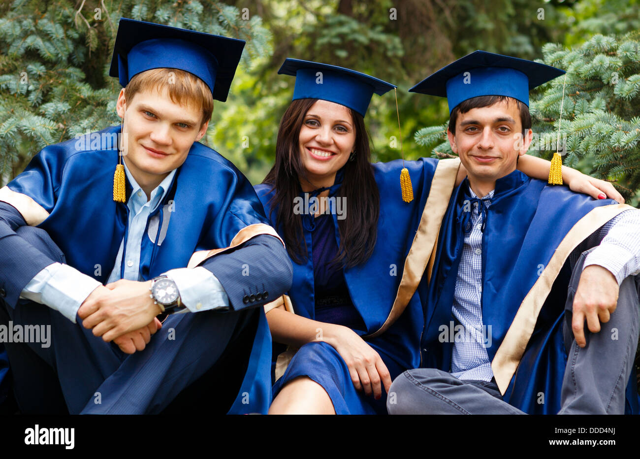College graduates friends group hi-res stock photography and images - Alamy