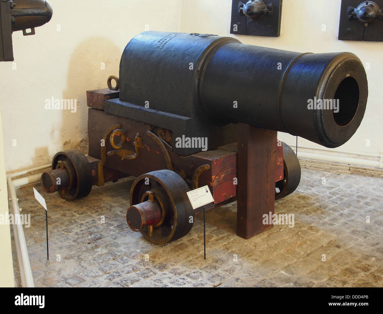A 100-pounder cast iron howitzer displayed at the Royal Danish Arsenal ...