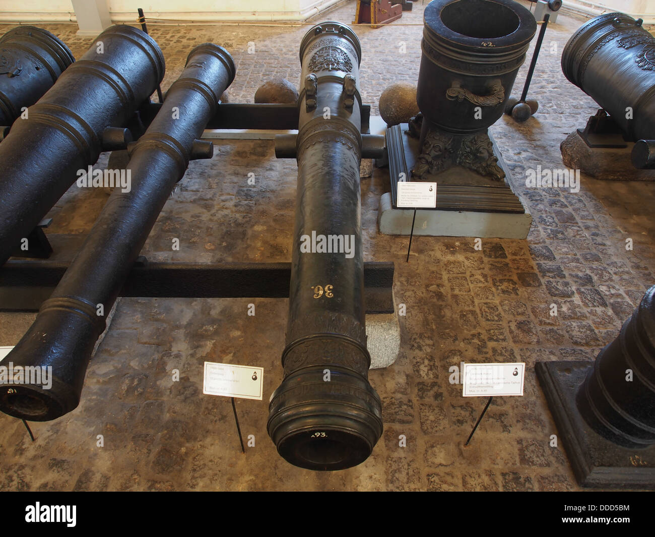 12 pounder hi-res stock photography and images - Alamy