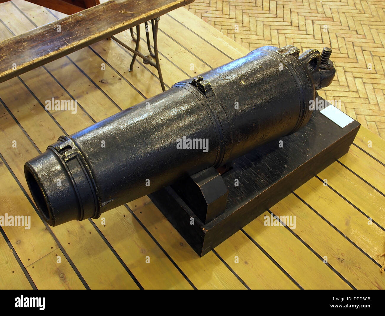Carronade cannon hi-res stock photography and images - Alamy