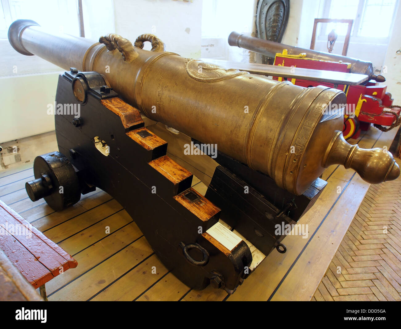 1768 12 pounder metal muzzle-loading gun, pic1 Stock Photo - Alamy