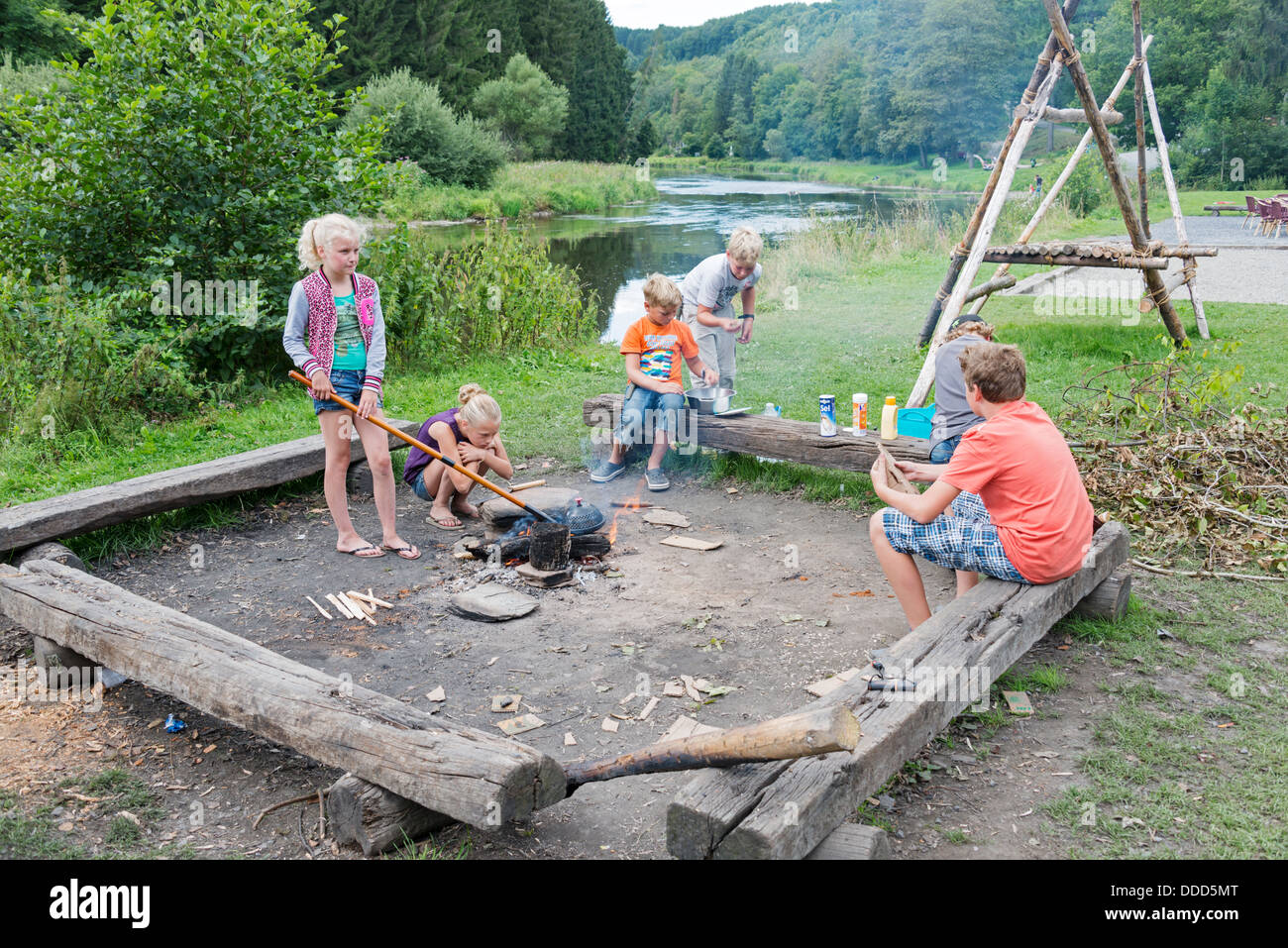 Boys making fun of girls hi-res stock photography and images - Alamy
