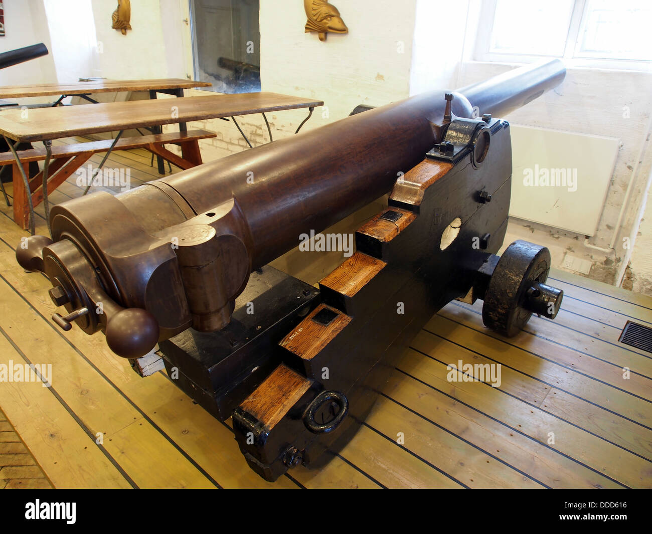 Breech loading hi-res stock photography and images - Alamy