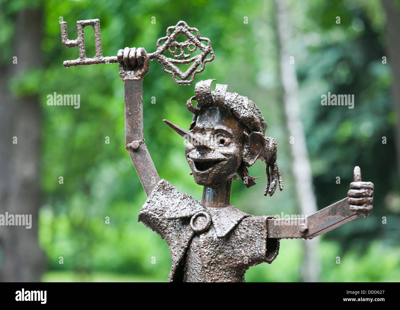 forged figures in park (Kiev City, Ukraine Stock Photo - Alamy