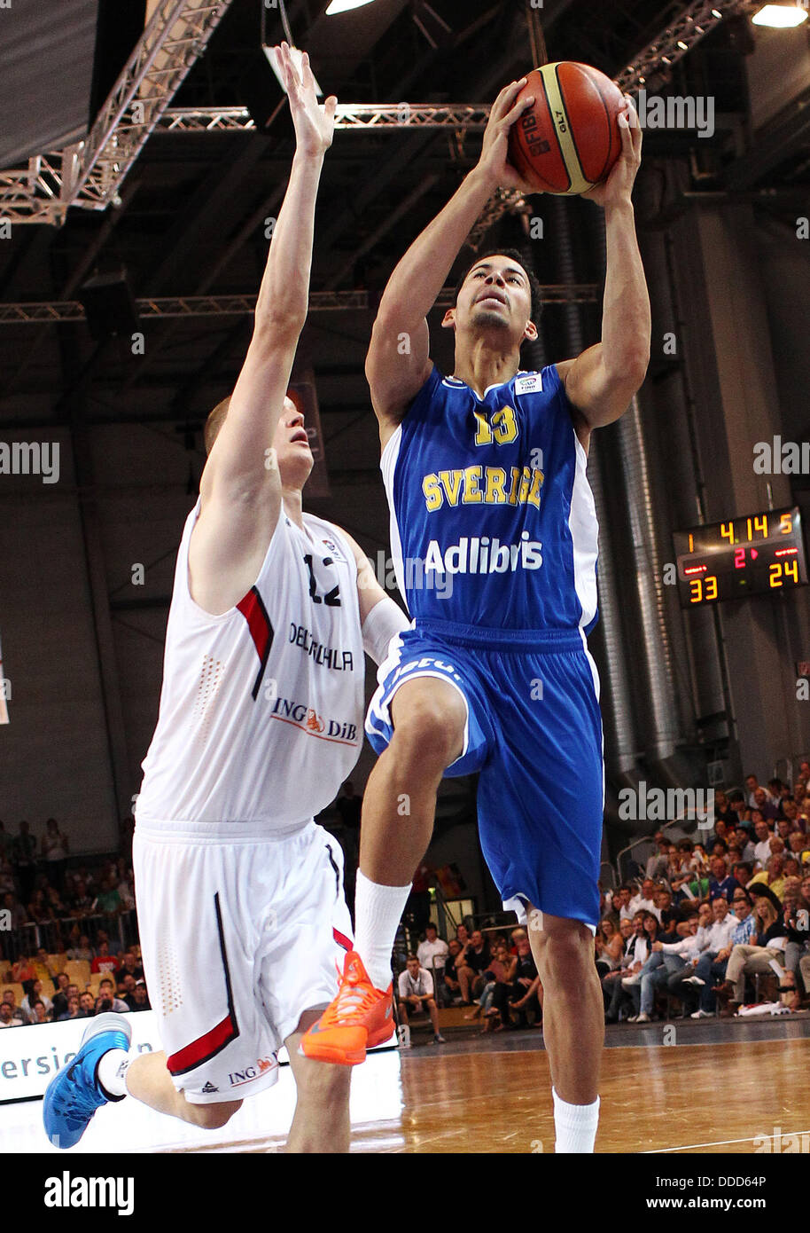 Robin benzing hi-res stock photography and images - Alamy