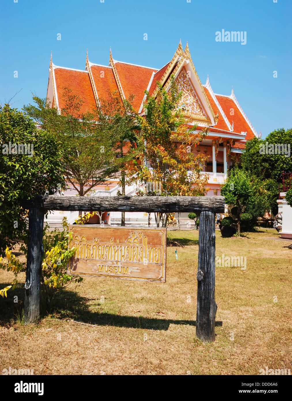Monk temple hi-res stock photography and images - Alamy
