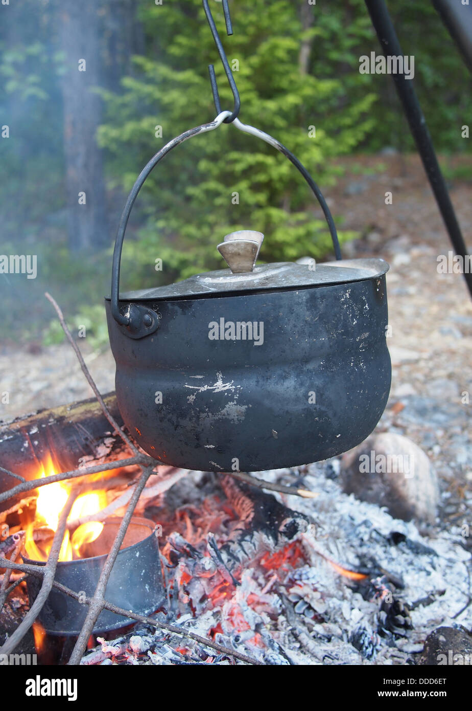 Traditional campfire cooking Stock Photo - Alamy