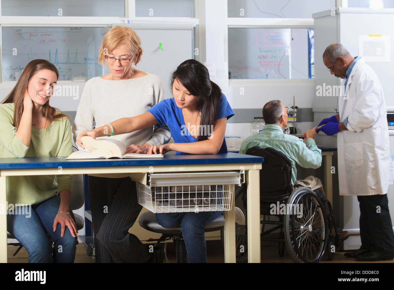 Professors and students working in a chemistry lab Stock Photo - Alamy