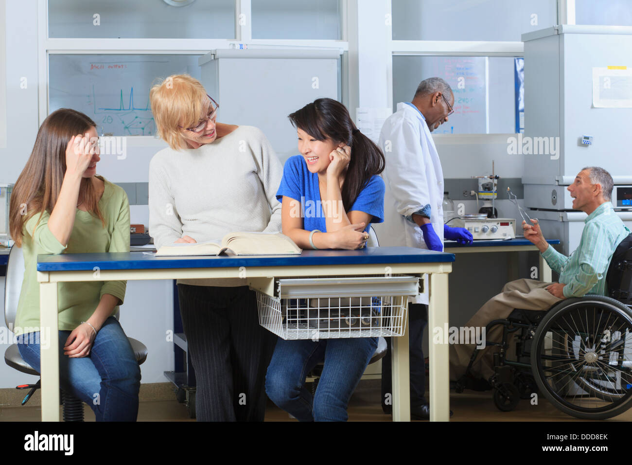 Chemistry lab hi-res stock photography and images - Alamy