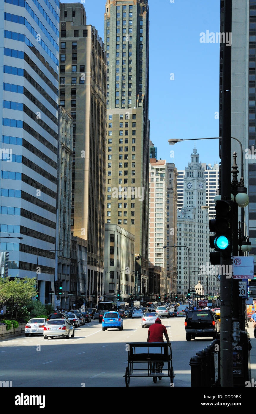 Street view of downtown Chicago Stock Photo - Alamy