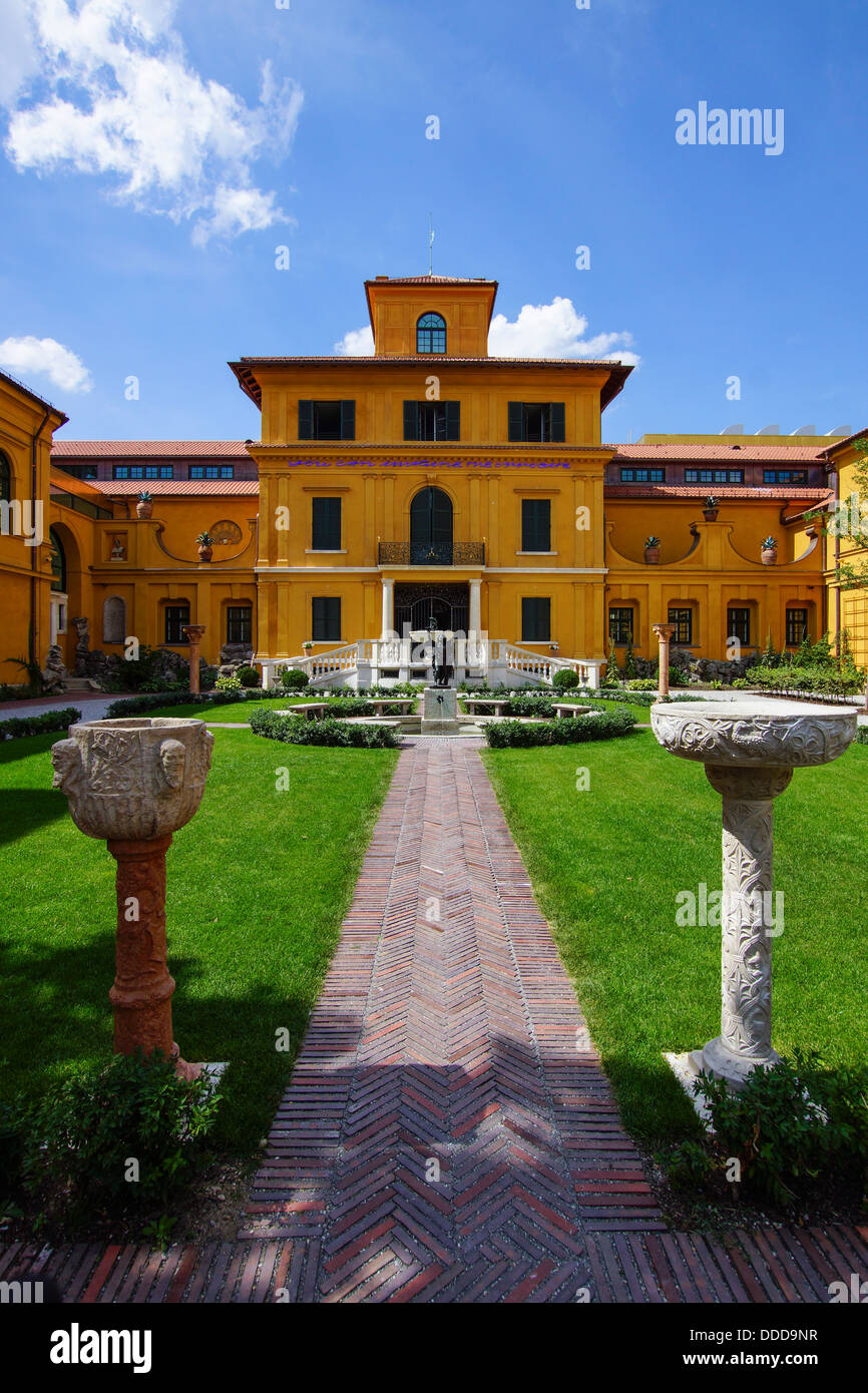 The newly renovated Lenbachhaus in Munich, museum, Bavaria Upper ...