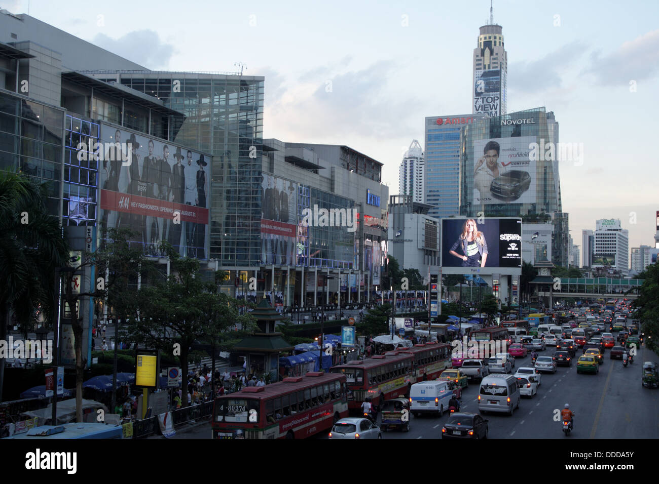 Traffic On The Mall High Resolution Stock Photography and Images - Alamy