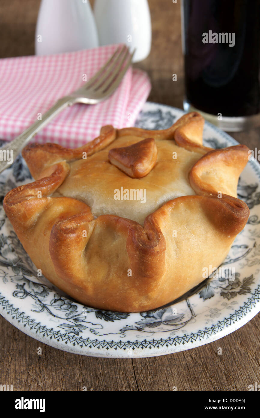 Traditional style pork pie Stock Photo - Alamy