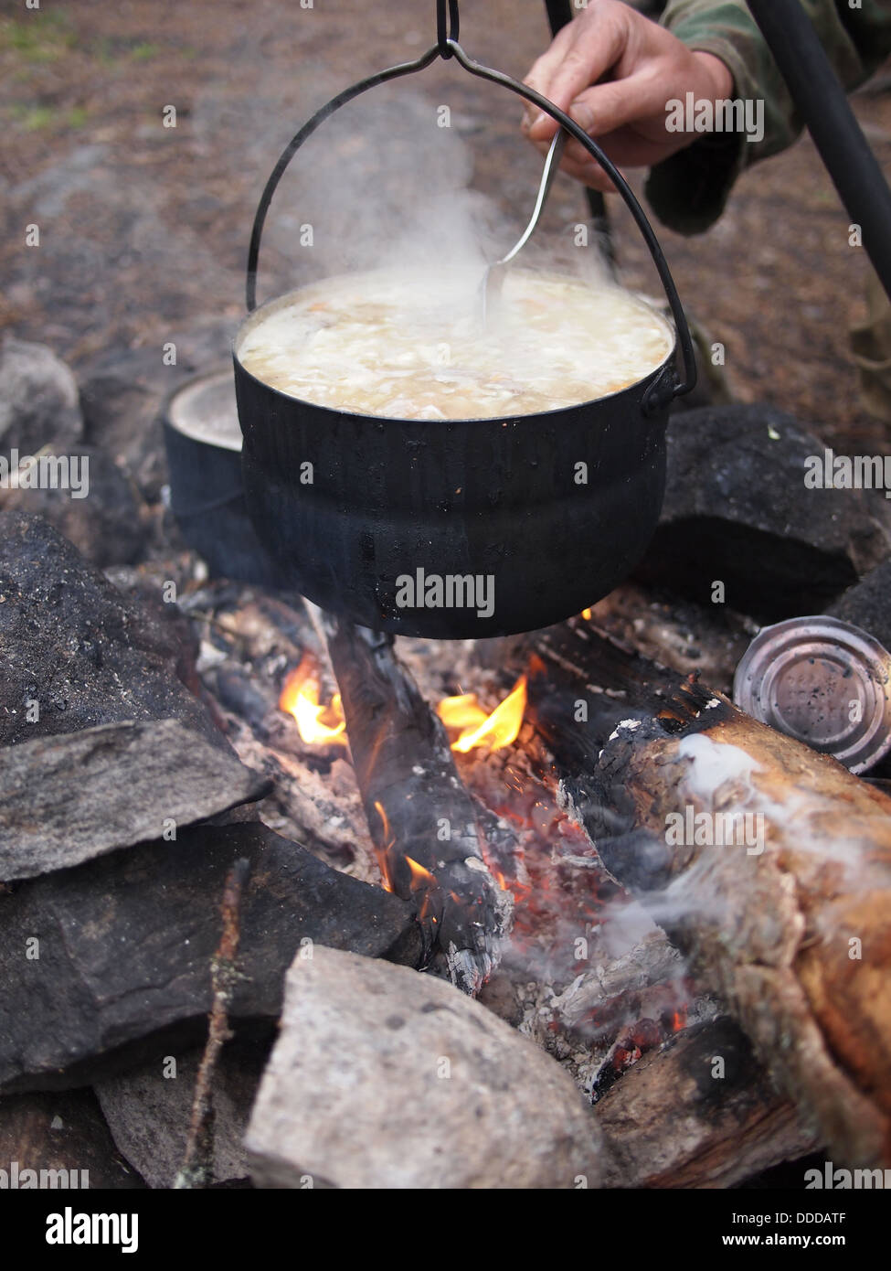 Traditional campfire cooking Stock Photo - Alamy