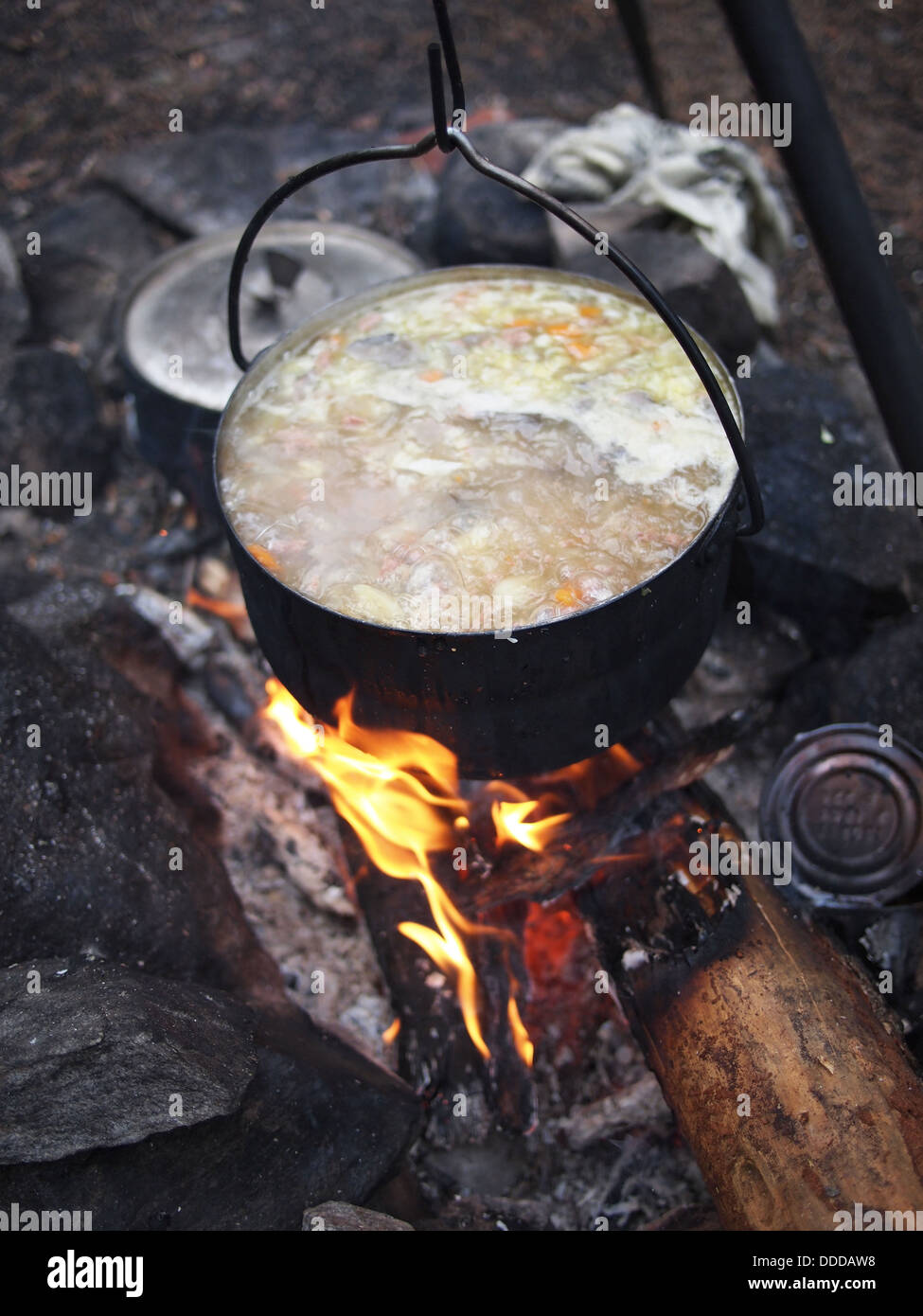 Traditional campfire cooking Stock Photo - Alamy