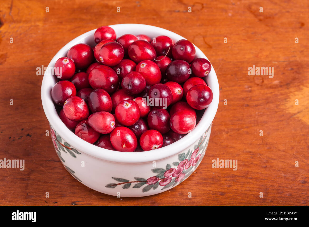 Cranberries in a decorative pottery dish Stock Photo - Alamy