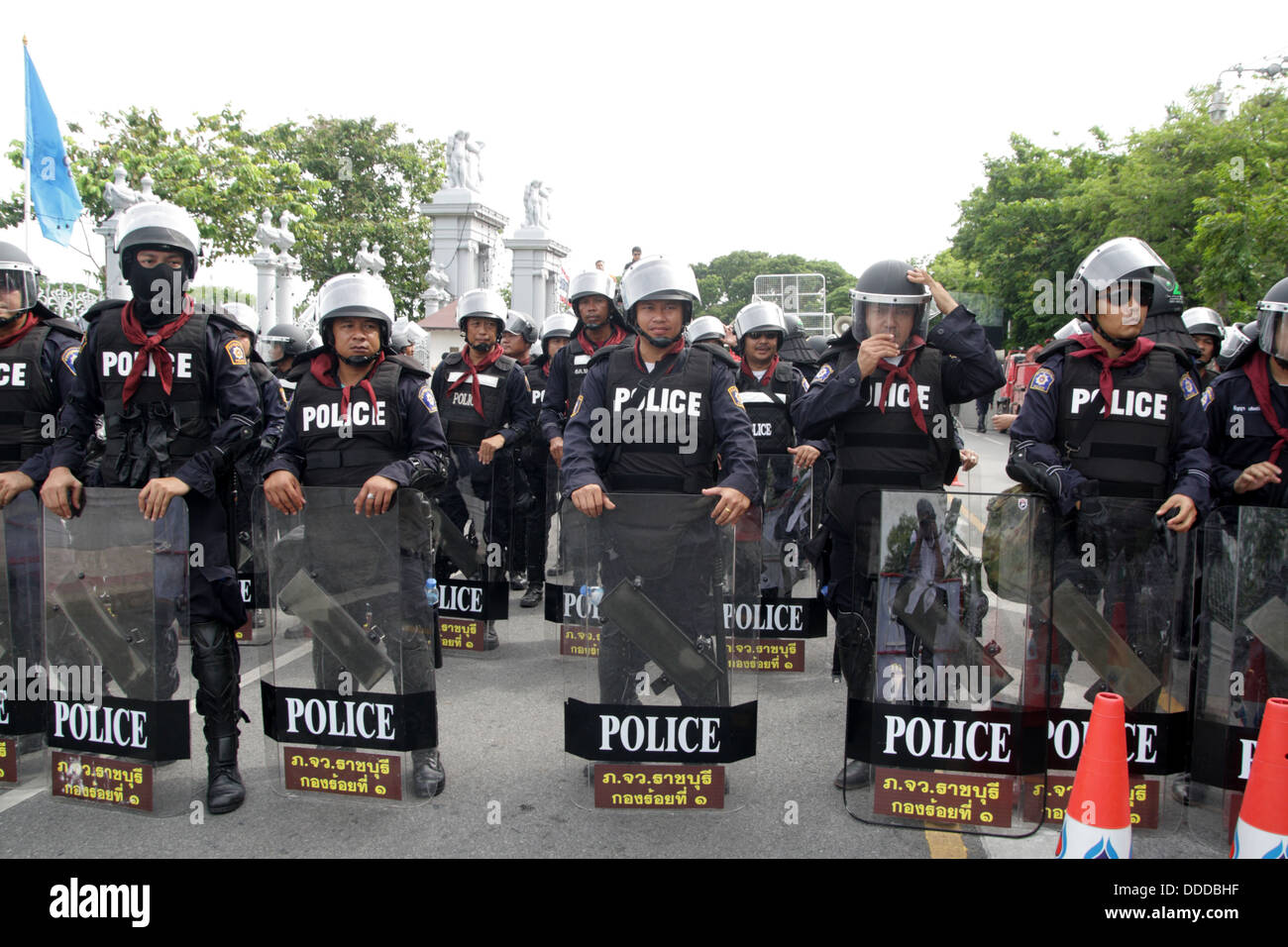 Riot policeman standing guard near Parliament of Thailand Stock Photo ...
