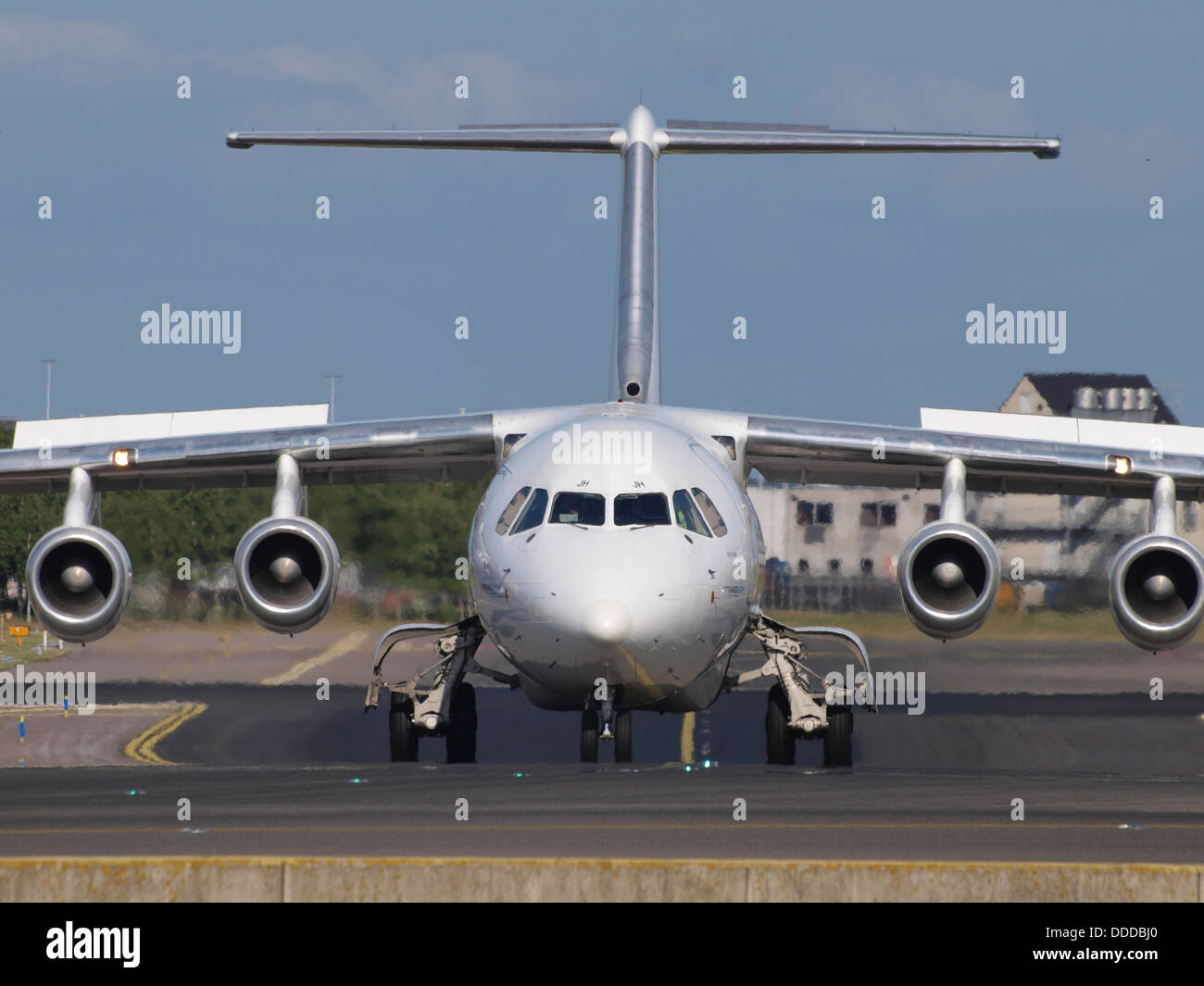 EI-RJH is a British Aerospace Avro RJ85 aircraft operated by Cityjet ...