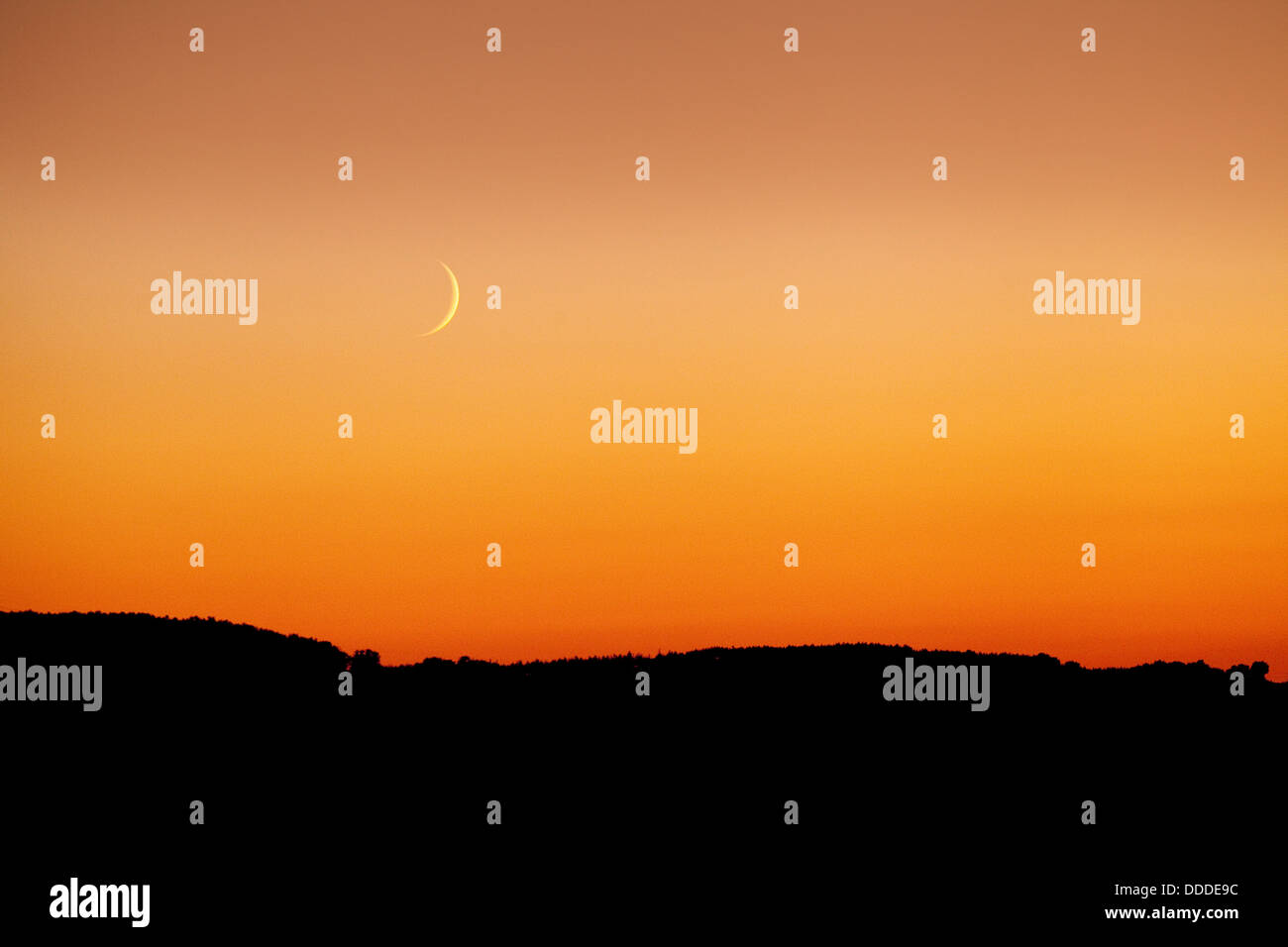 Dusk and moonrise hi-res stock photography and images - Alamy