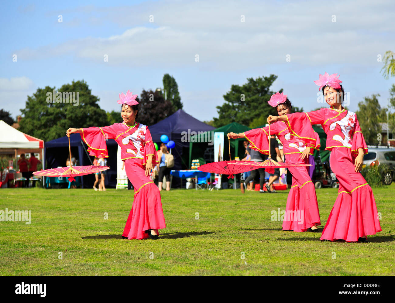 Chinese umbrella dance hi-res stock photography and images - Alamy