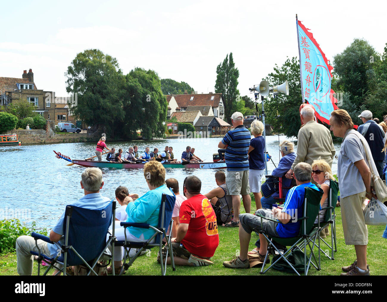 Spectators watching the dragon boat race on the river Great Ouse, St ...