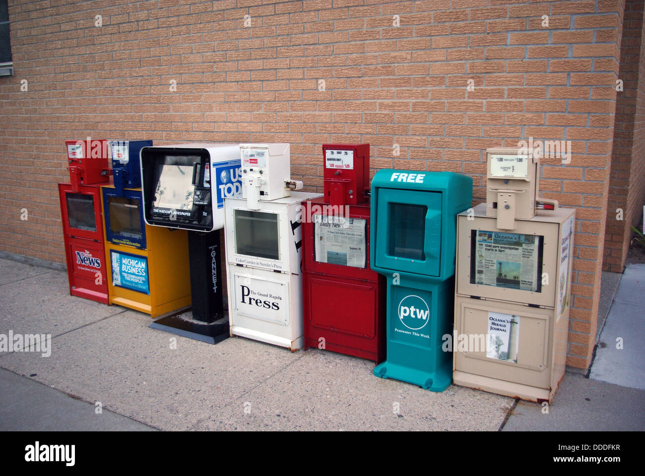 Coin locker hi-res stock photography and images - Alamy