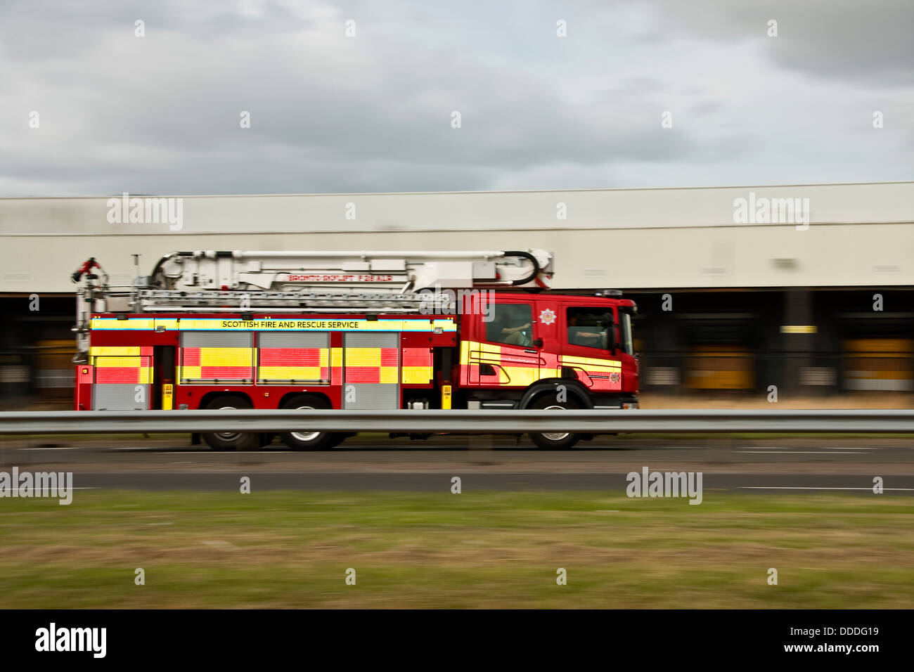 Fire engine responding to incident hi-res stock photography and images ...
