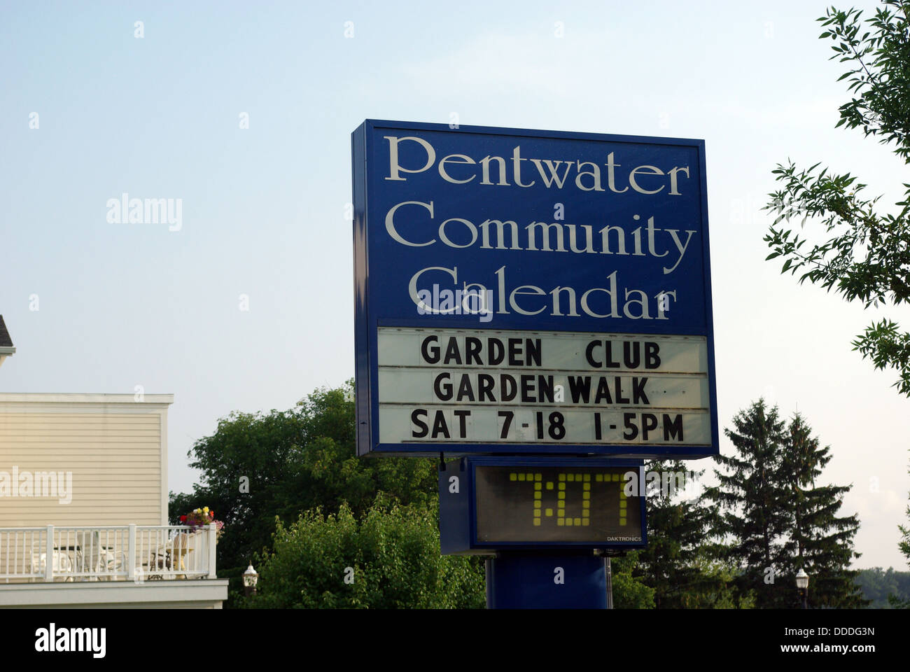 Community noticeboard notice board hi-res stock photography and images ...
