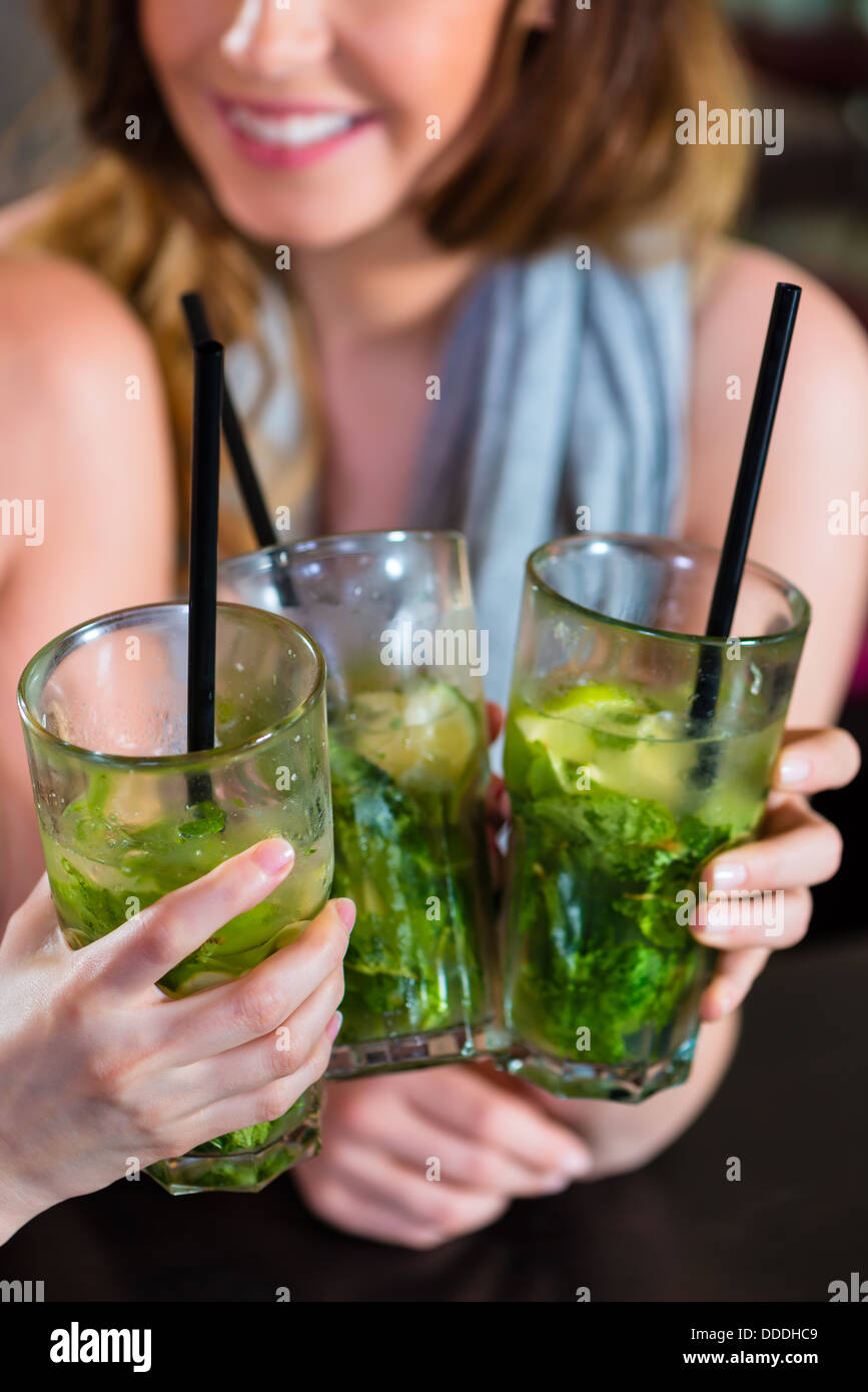 Women cocktails bar restaurant hi-res stock photography and images - Alamy
