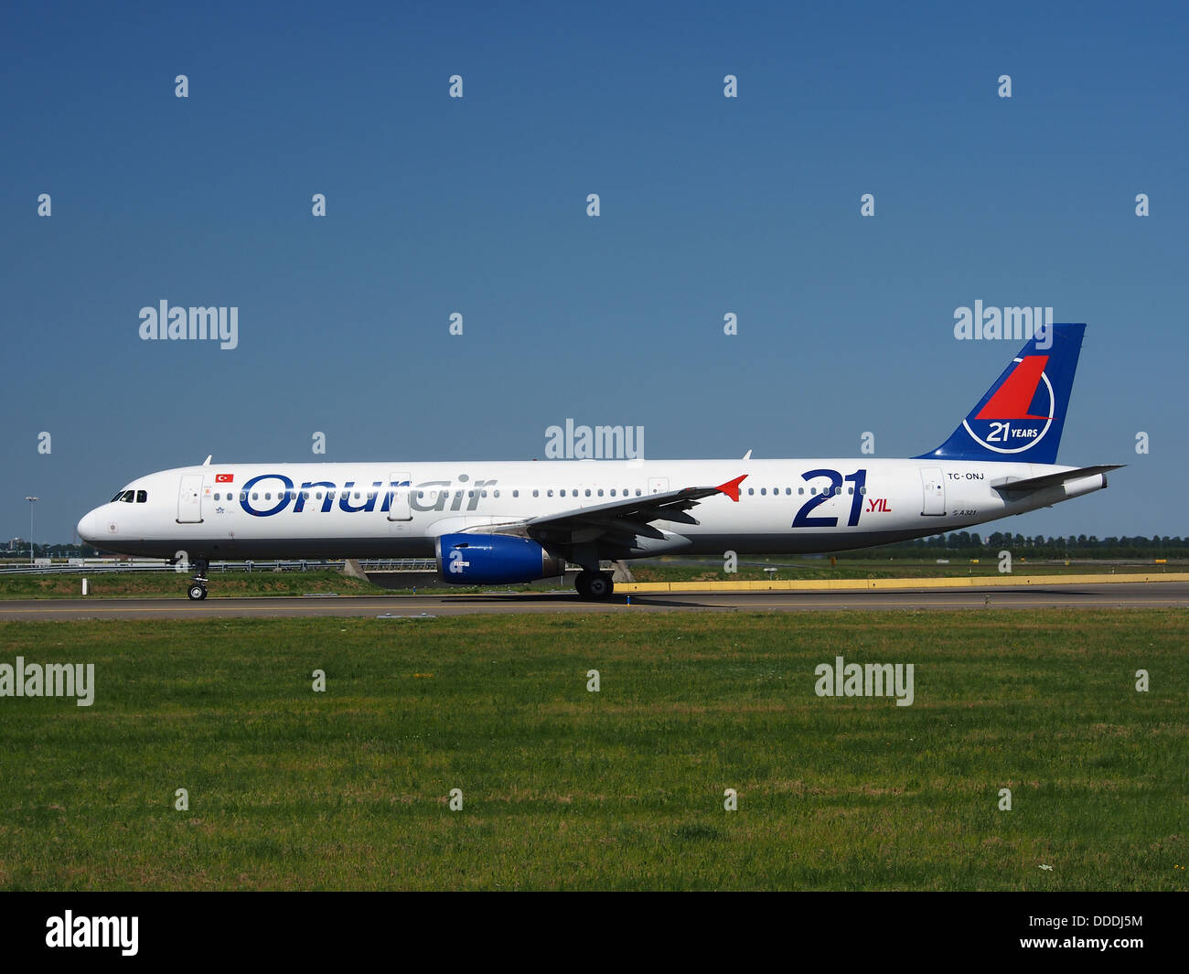 The TC-ONJ Onur Air Airbus A321-131, serial number 385, is a narrow ...