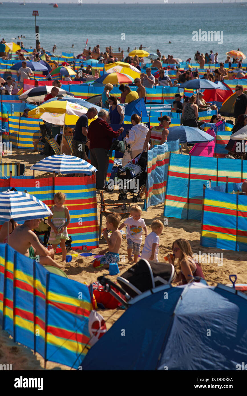 Crowded uk beach vertical hi-res stock photography and images - Alamy