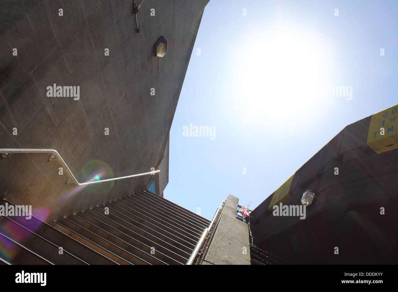 Concrete steps hi-res stock photography and images - Alamy