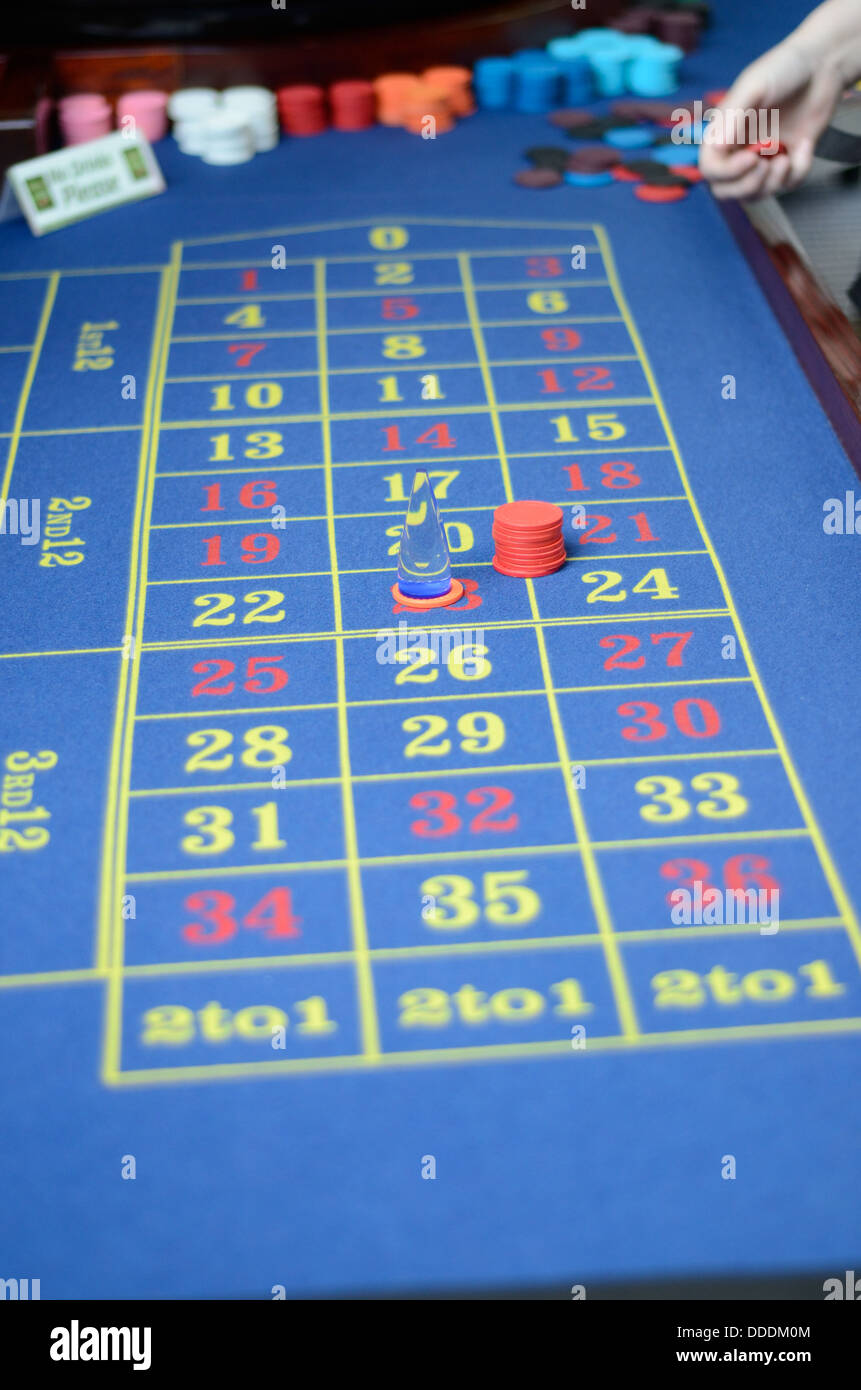 Red and blue chips hi-res stock photography and images - Alamy