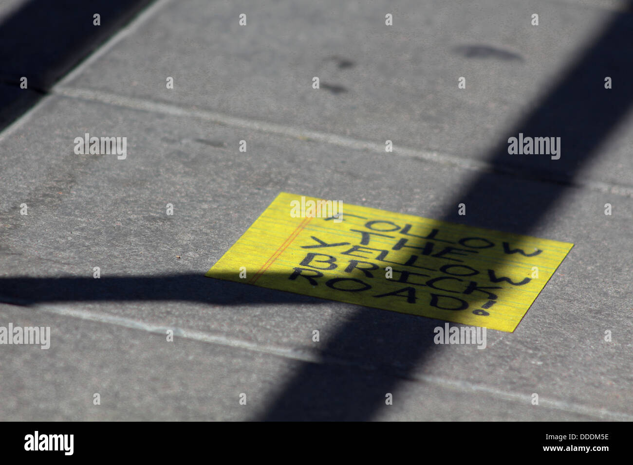 Yellow brick road hi-res stock photography and images - Alamy
