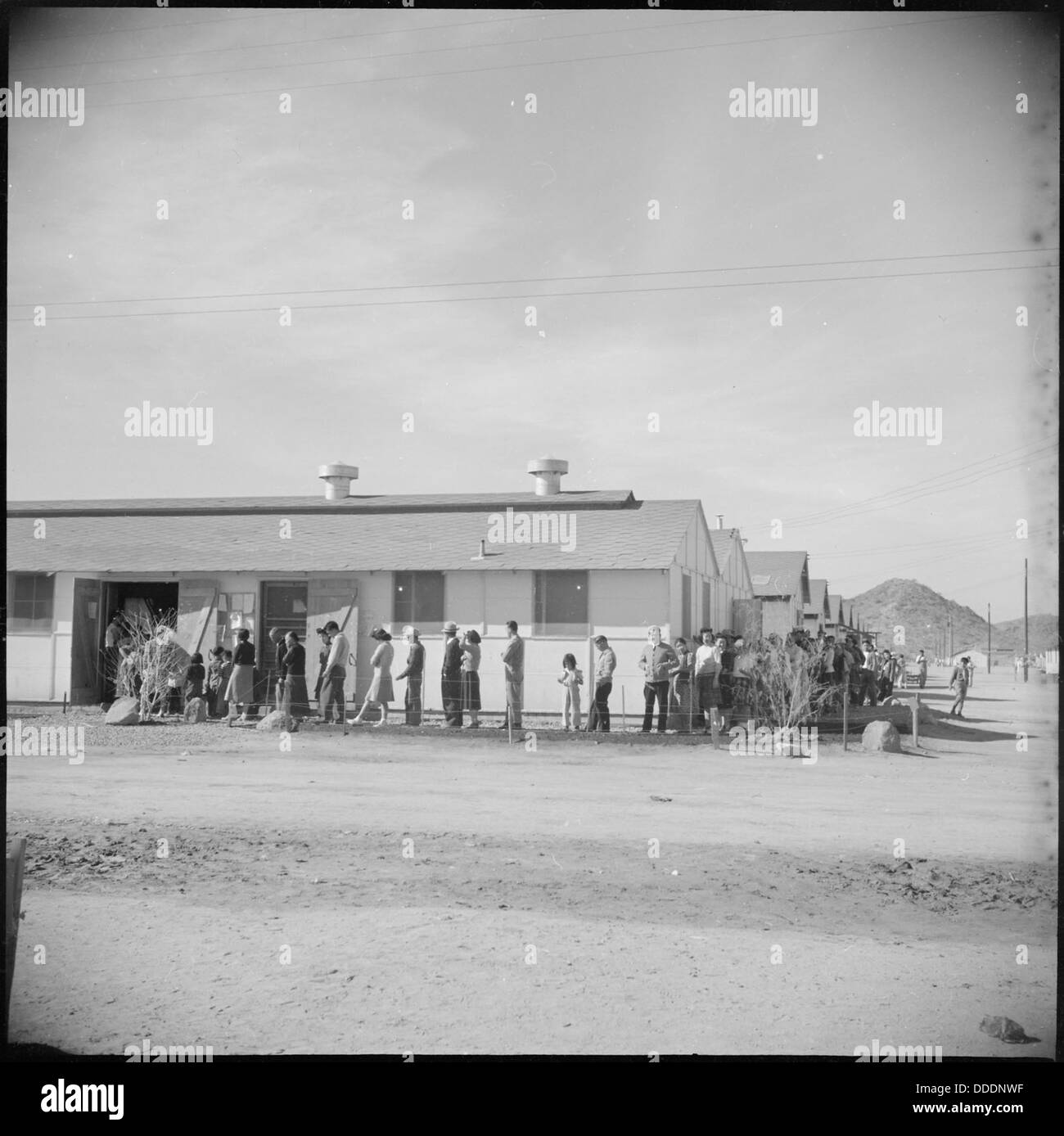 Evacuees wait for lunch at the Gila River Relocation Center in Rivers ...