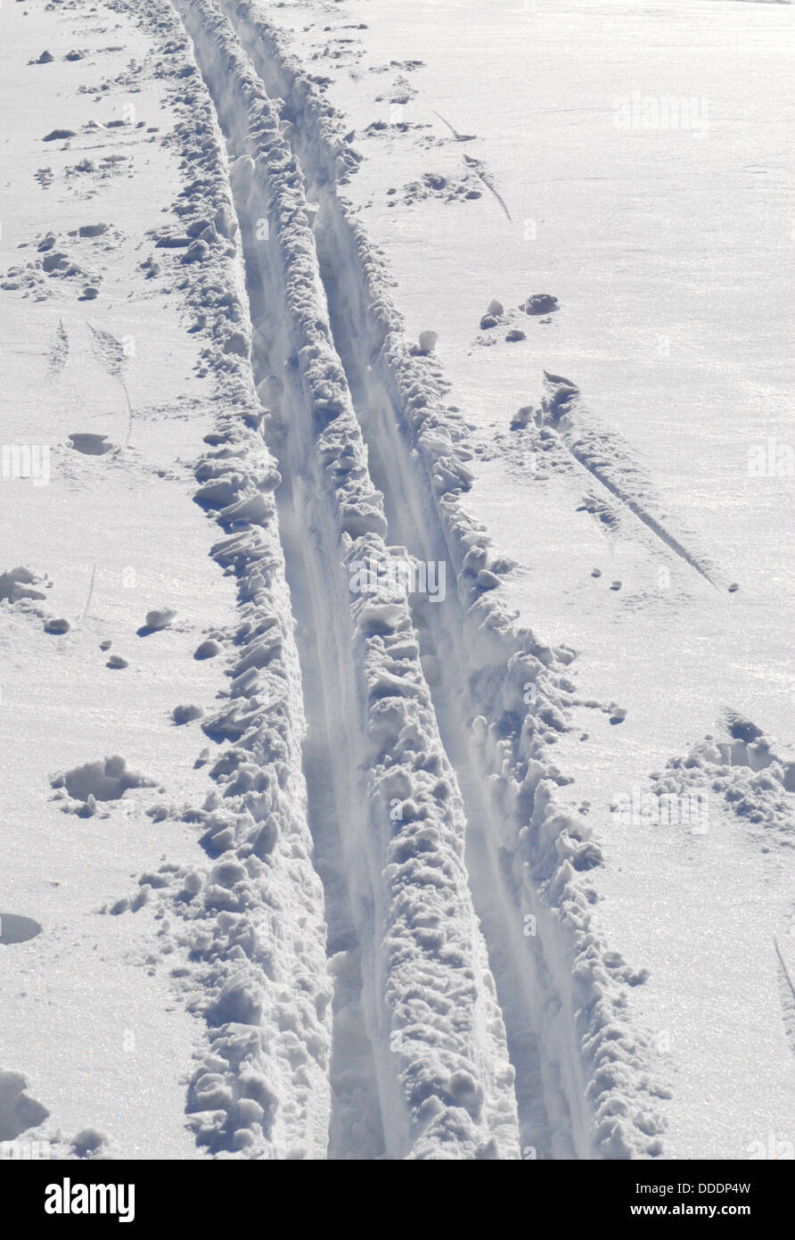 Parallel path hi-res stock photography and images - Alamy