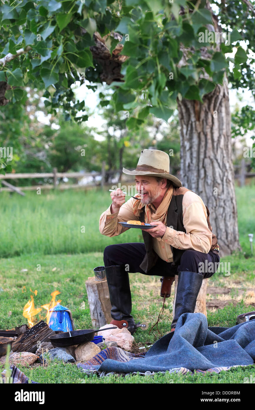 Cowboy cook cooking hi-res stock photography and images - Alamy