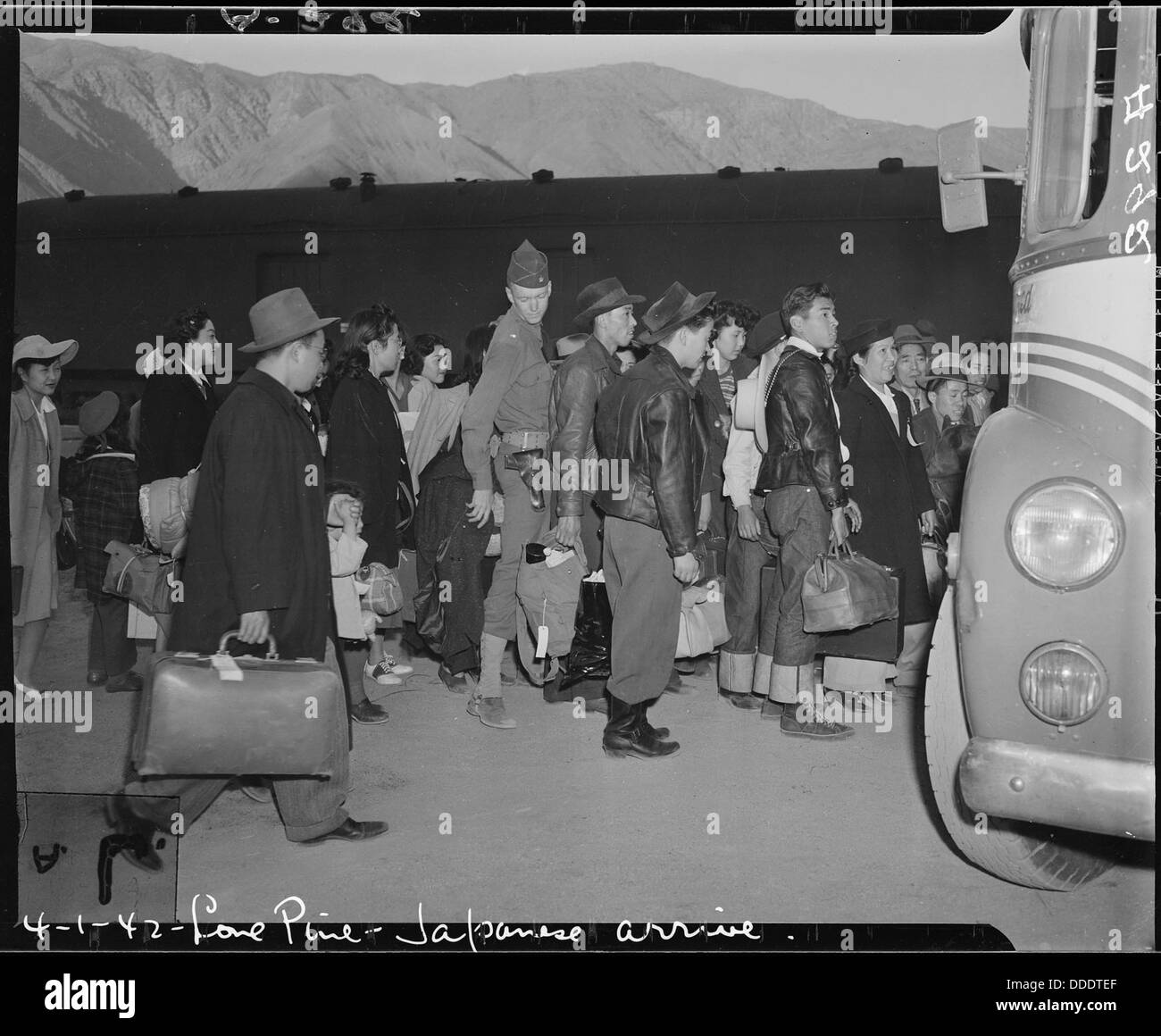 Japanese American evacuees arrive by train at Lone Pine, California ...