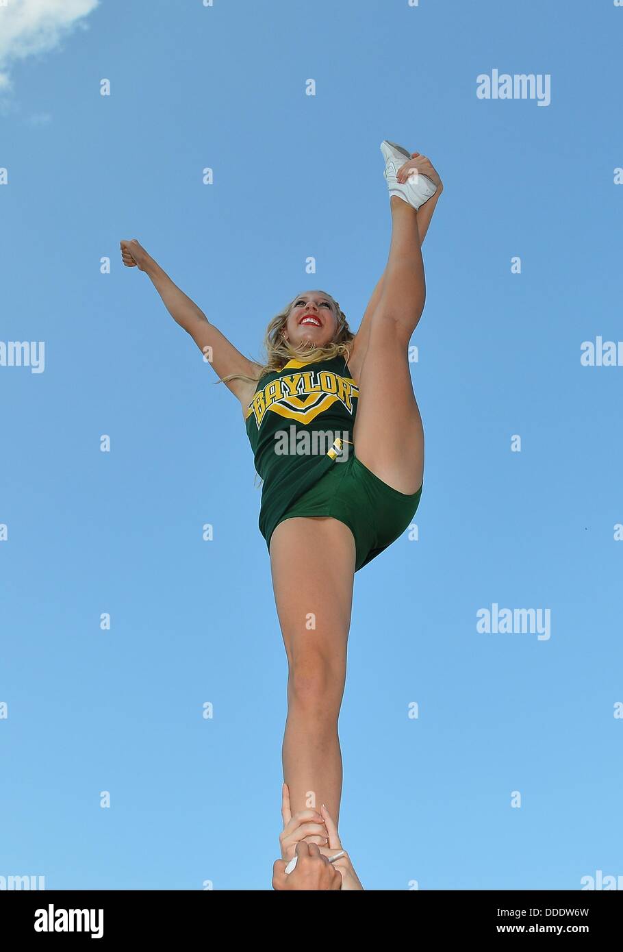 Cheerleader kick hi-res stock photography and images - Alamy
