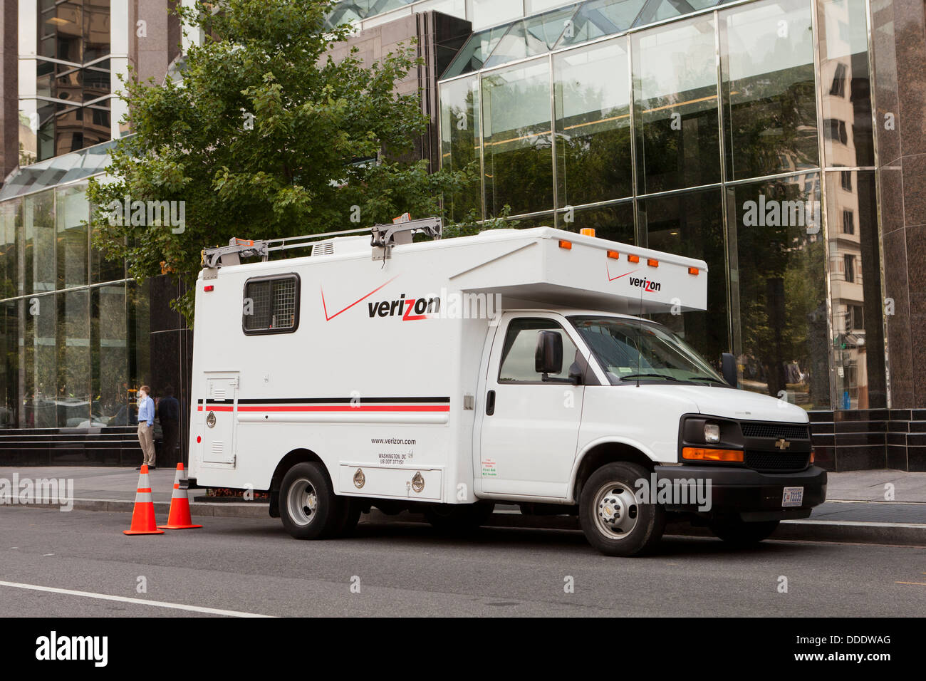 Verizon service truck Stock Photo - Alamy