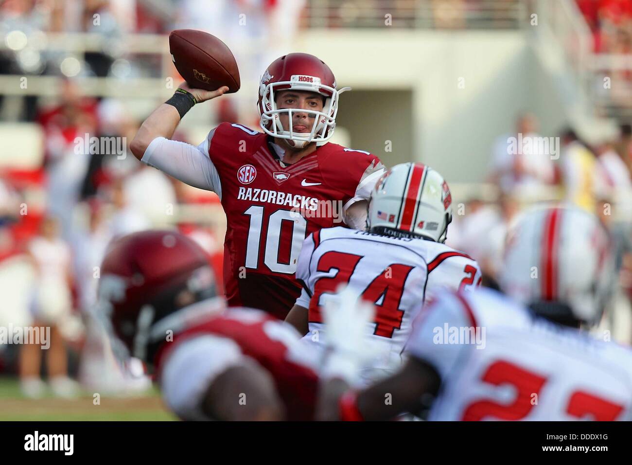 Aug 31, 2013: Razorback QB Brandon Allen #10 looks over defenders for ...
