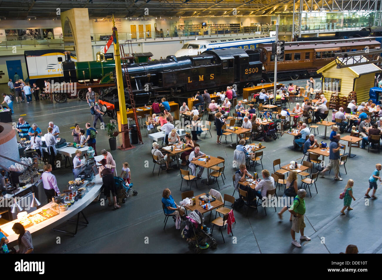 Train food uk history hi-res stock photography and images - Alamy