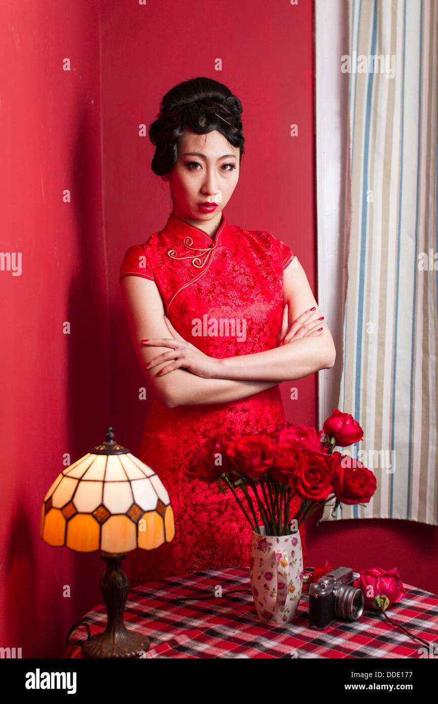 chinese young woman with tradition clothing Stock Photo - Alamy