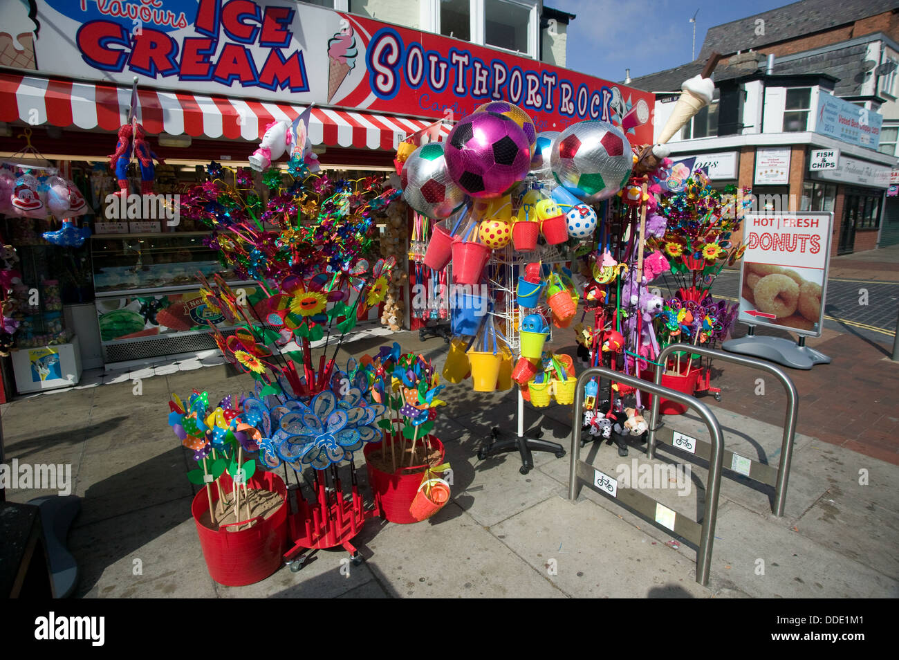 Southport seaside shopping area Stock Photo - Alamy