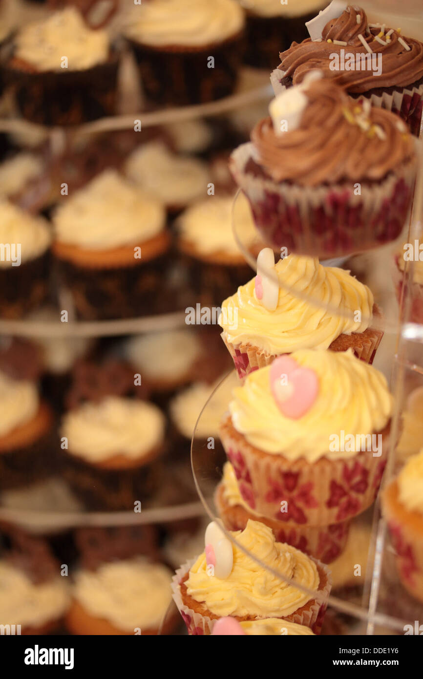 Wedding cup cakes hi-res stock photography and images - Alamy