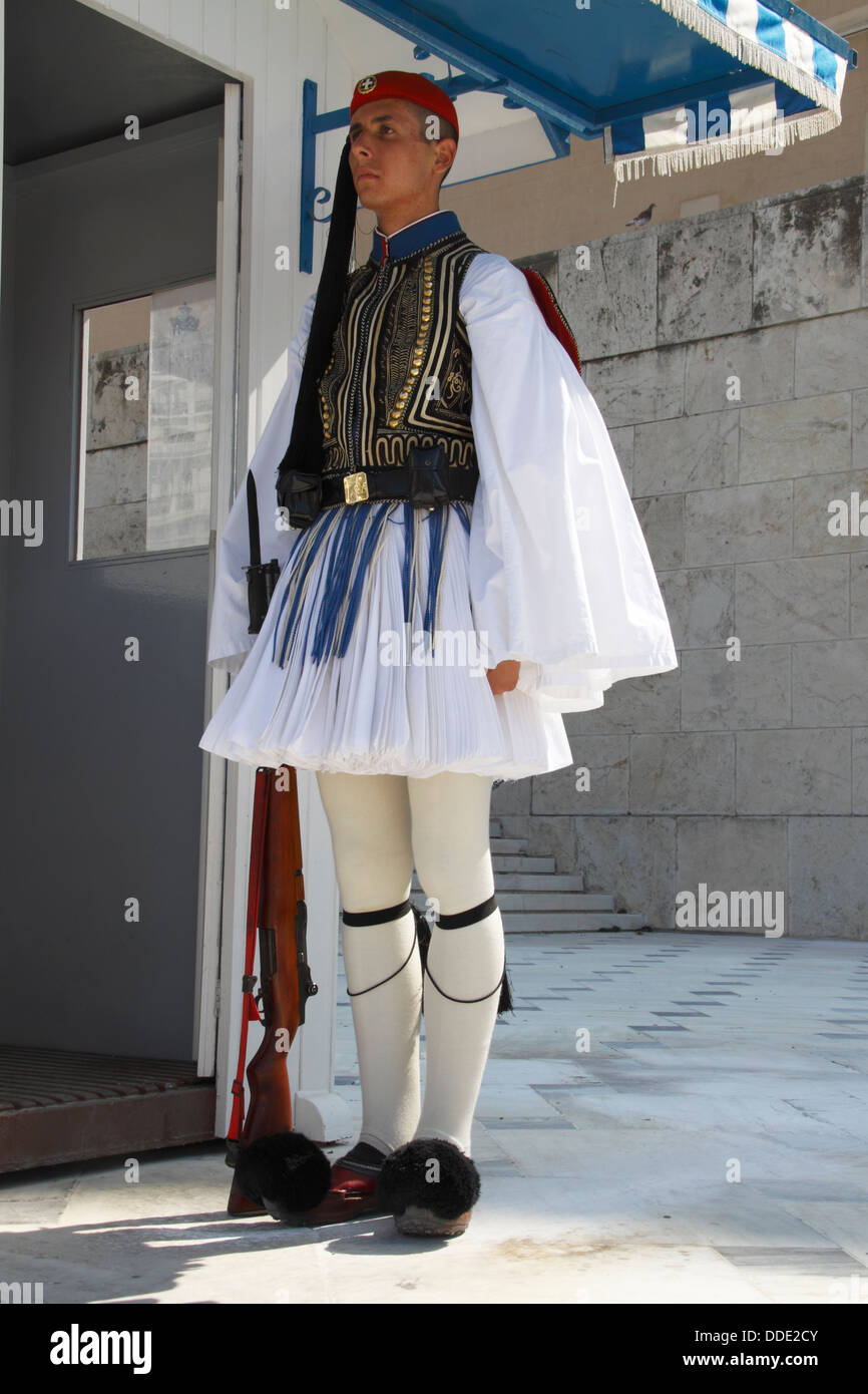 Syntagma, Greek Parliament, Greek national guard (evzone), in front ...